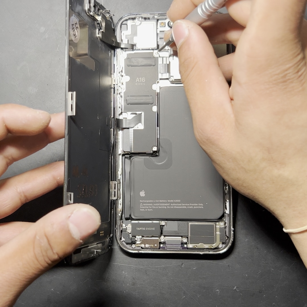 Repairing an iPhone 14 Pro Max Cracked Screen - iCity Repair Bridgewater